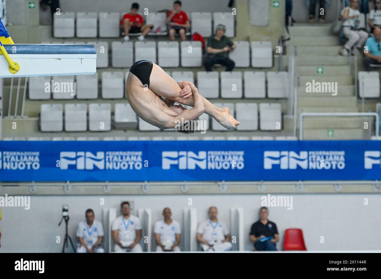 Springboard diving hi-res stock photography and images - Alamy
