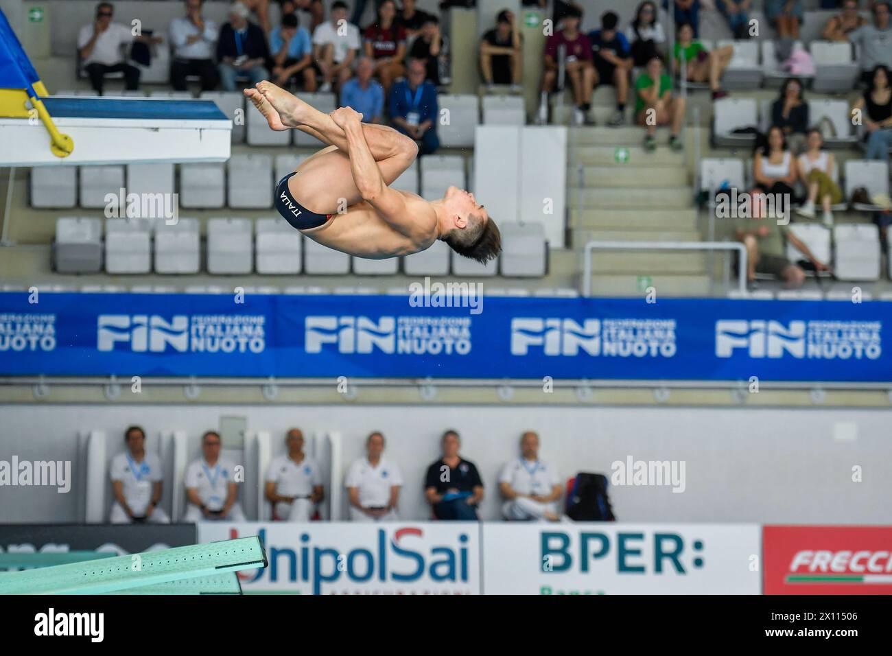 Springboard diving hi-res stock photography and images - Alamy