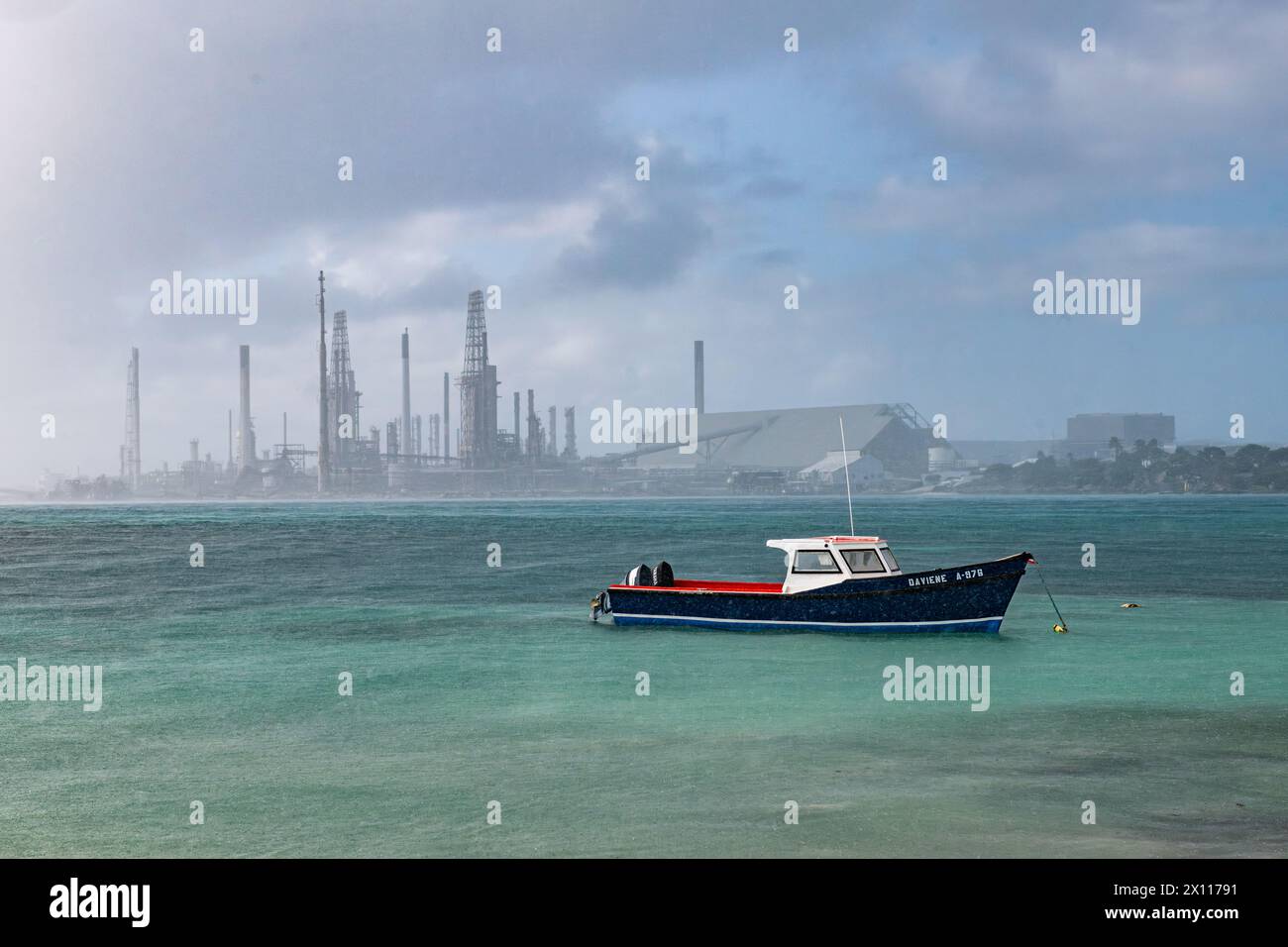 Lago refinery hi-res stock photography and images - Alamy