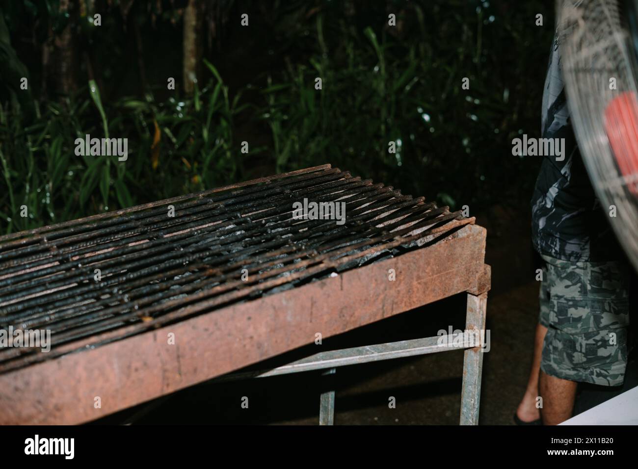 Male bbq burn hi-res stock photography and images - Alamy