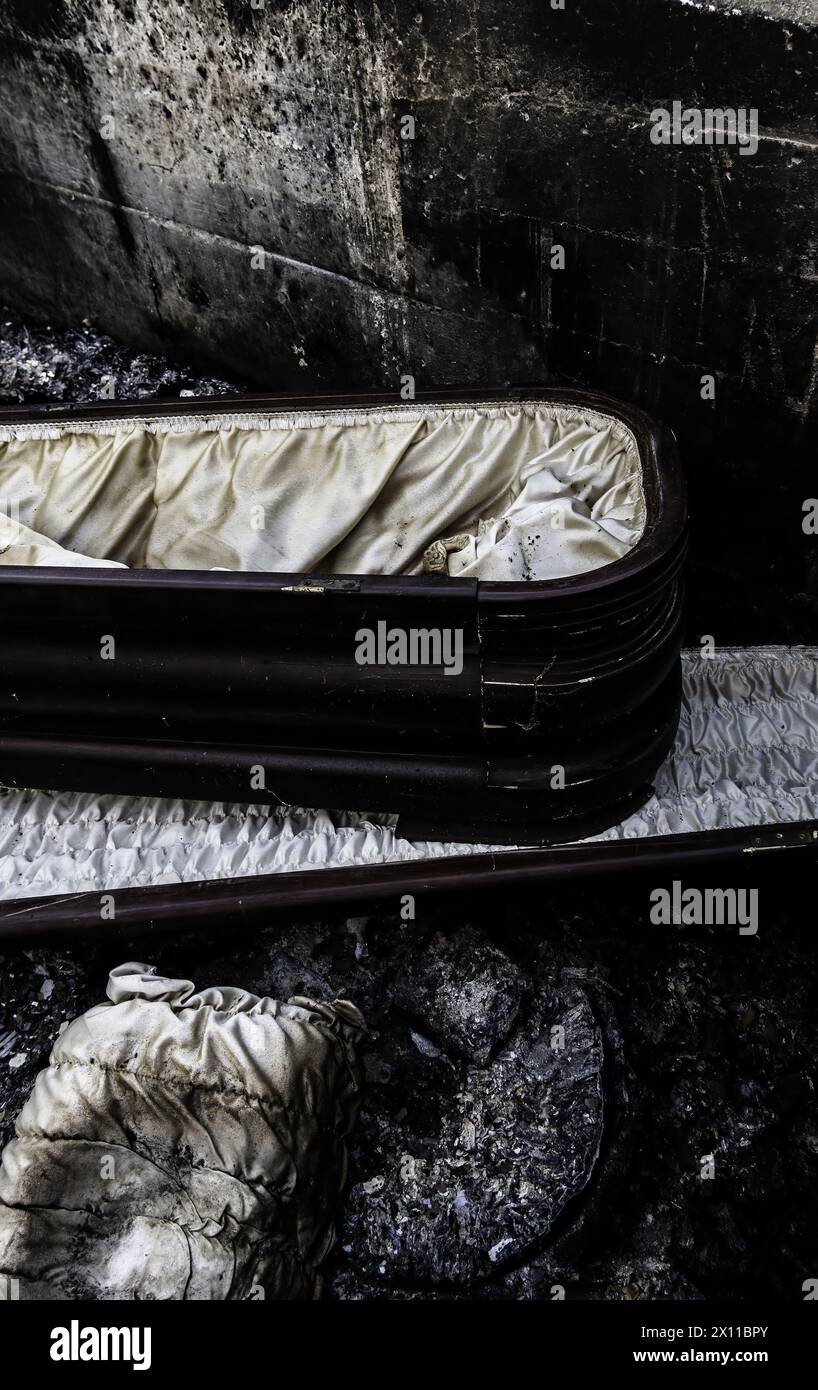 Detail of old abandoned coffin, death and cemetery Stock Photo - Alamy