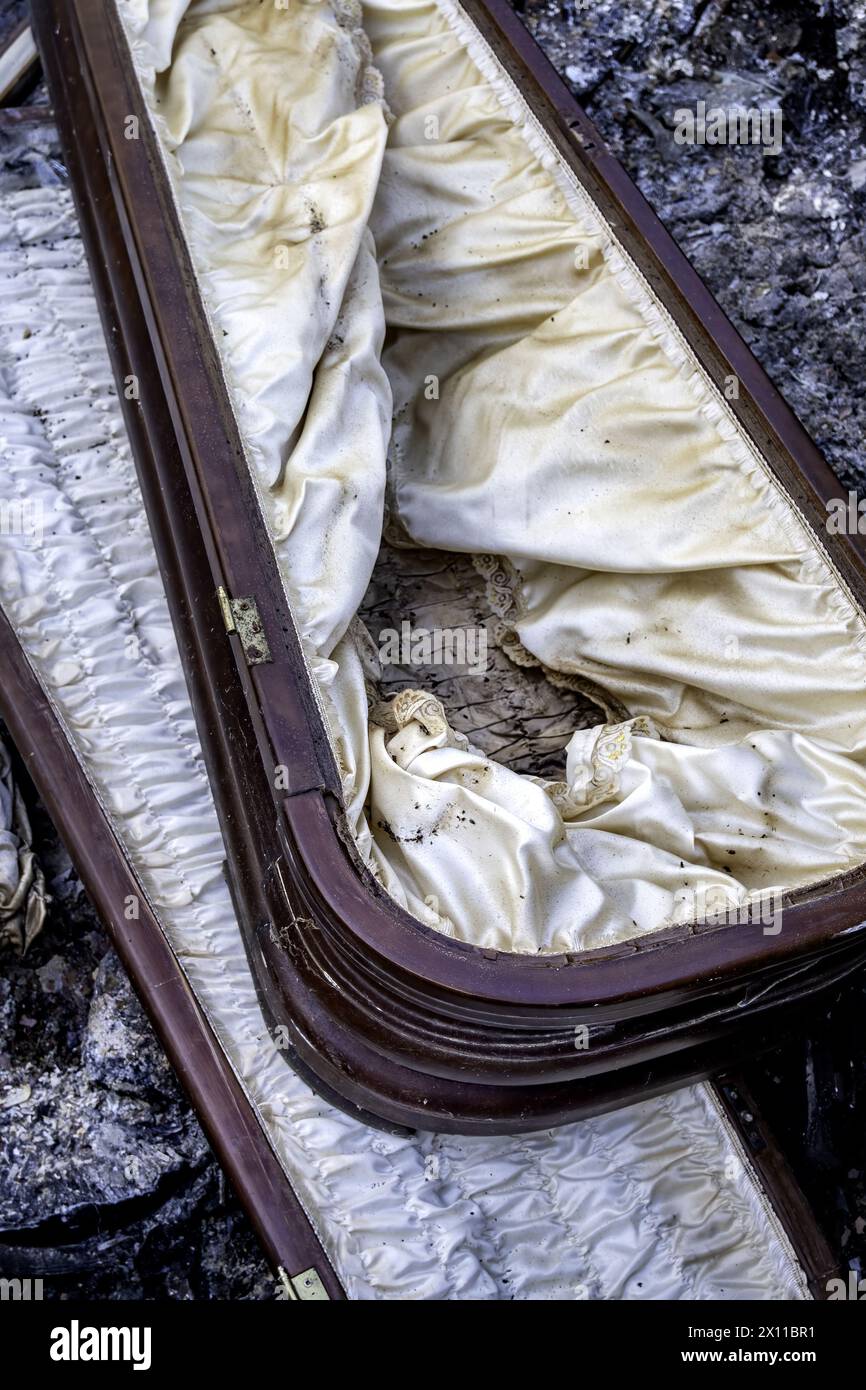 Detail of old abandoned coffin, death and cemetery Stock Photo - Alamy