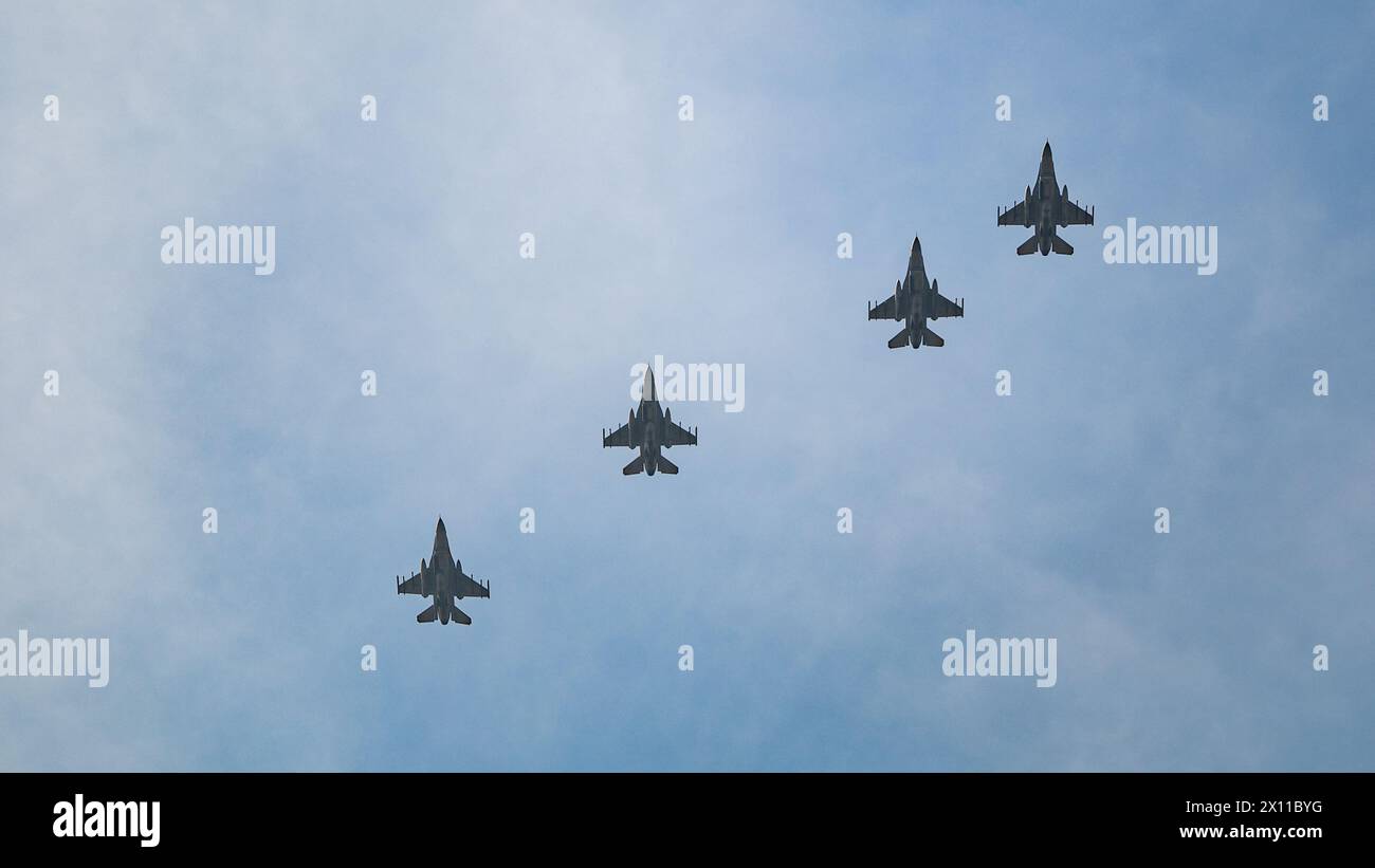 Republic of Korea Air Force KF-16 Fighting Falcons, assigned to the ...