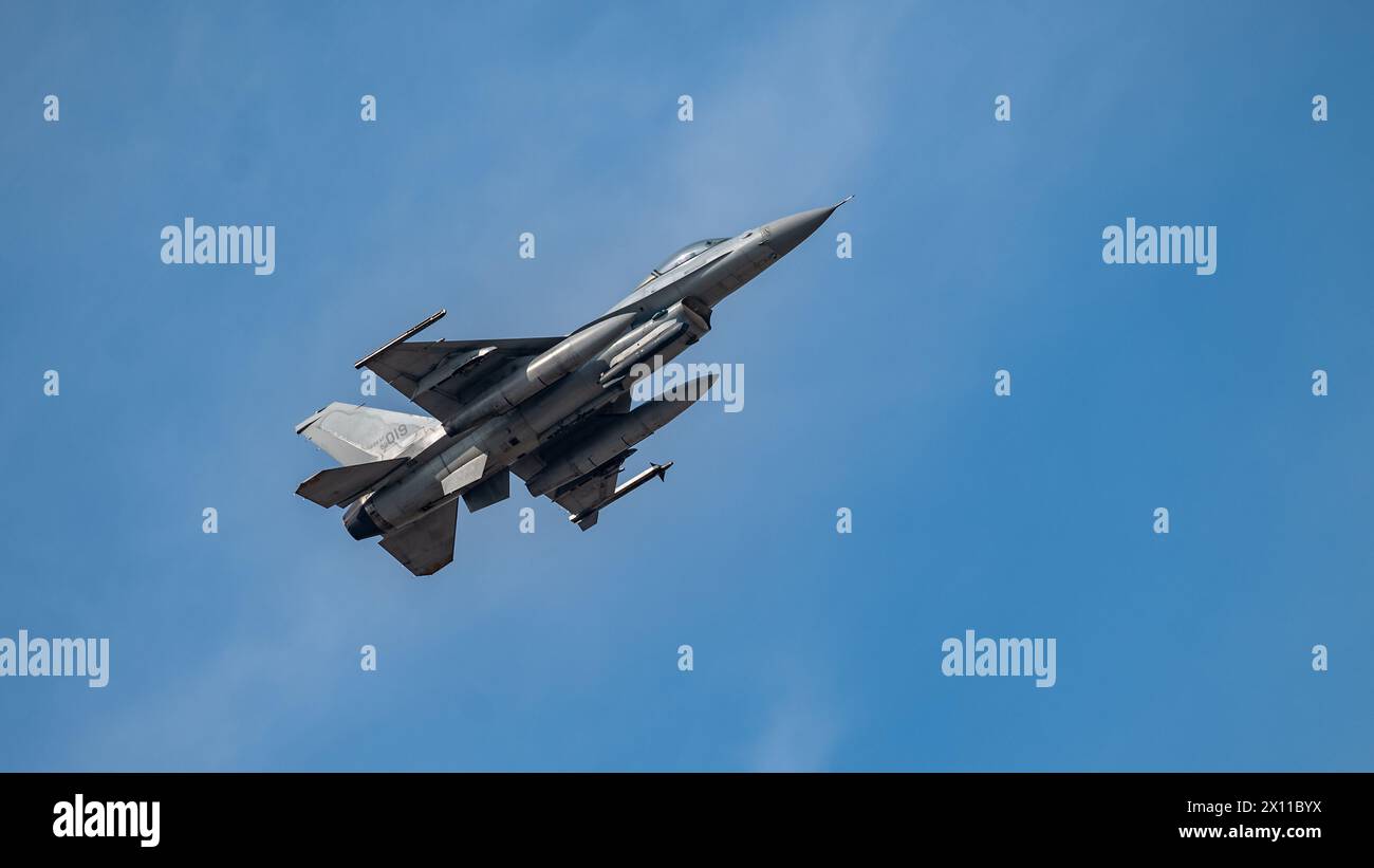 Republic of Korea Air Force KF-16 Fighting Falcons, assigned to 19th ...