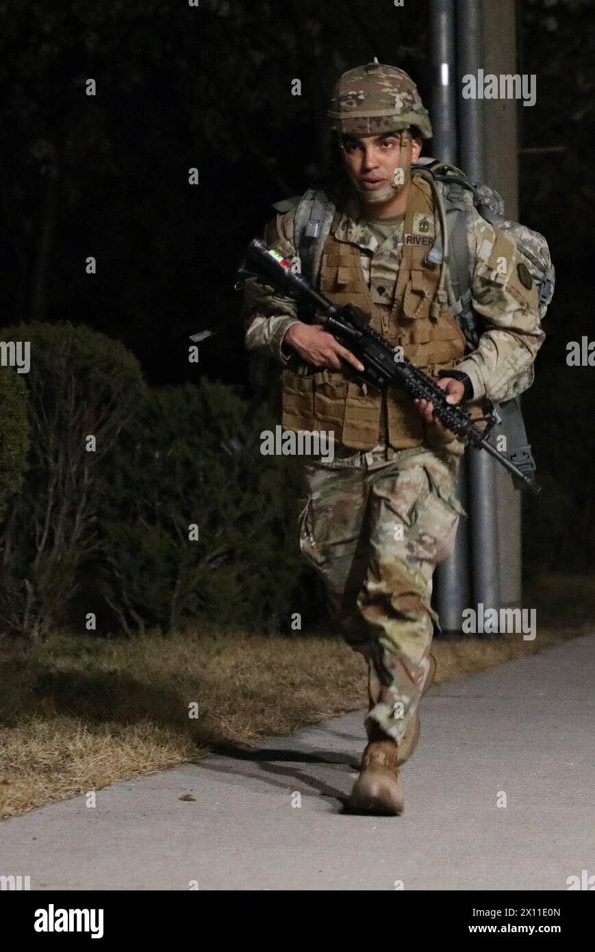 U.S. Army Soldiers of the 19th Expeditionary Sustainment Command reach ...