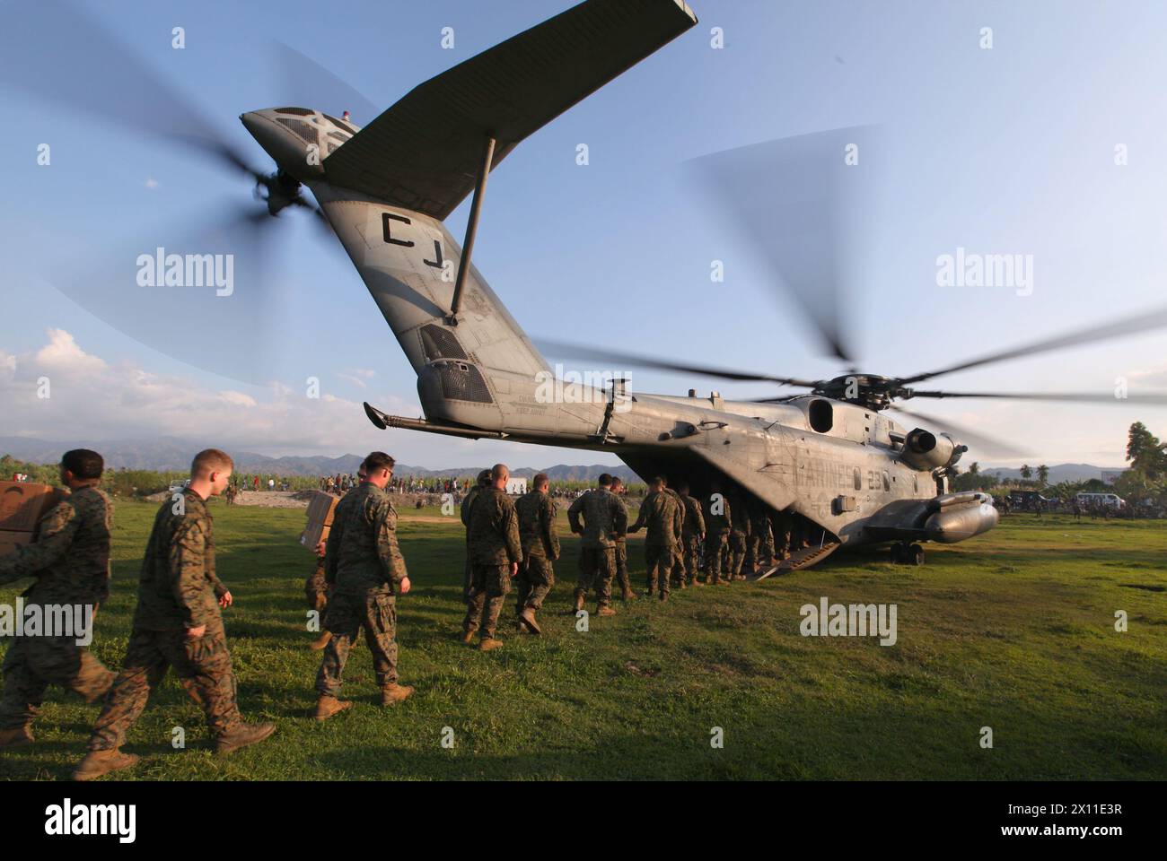 Marines with Battalion Landing Team, 3rd Battalion, 2nd Marine Regiment ...