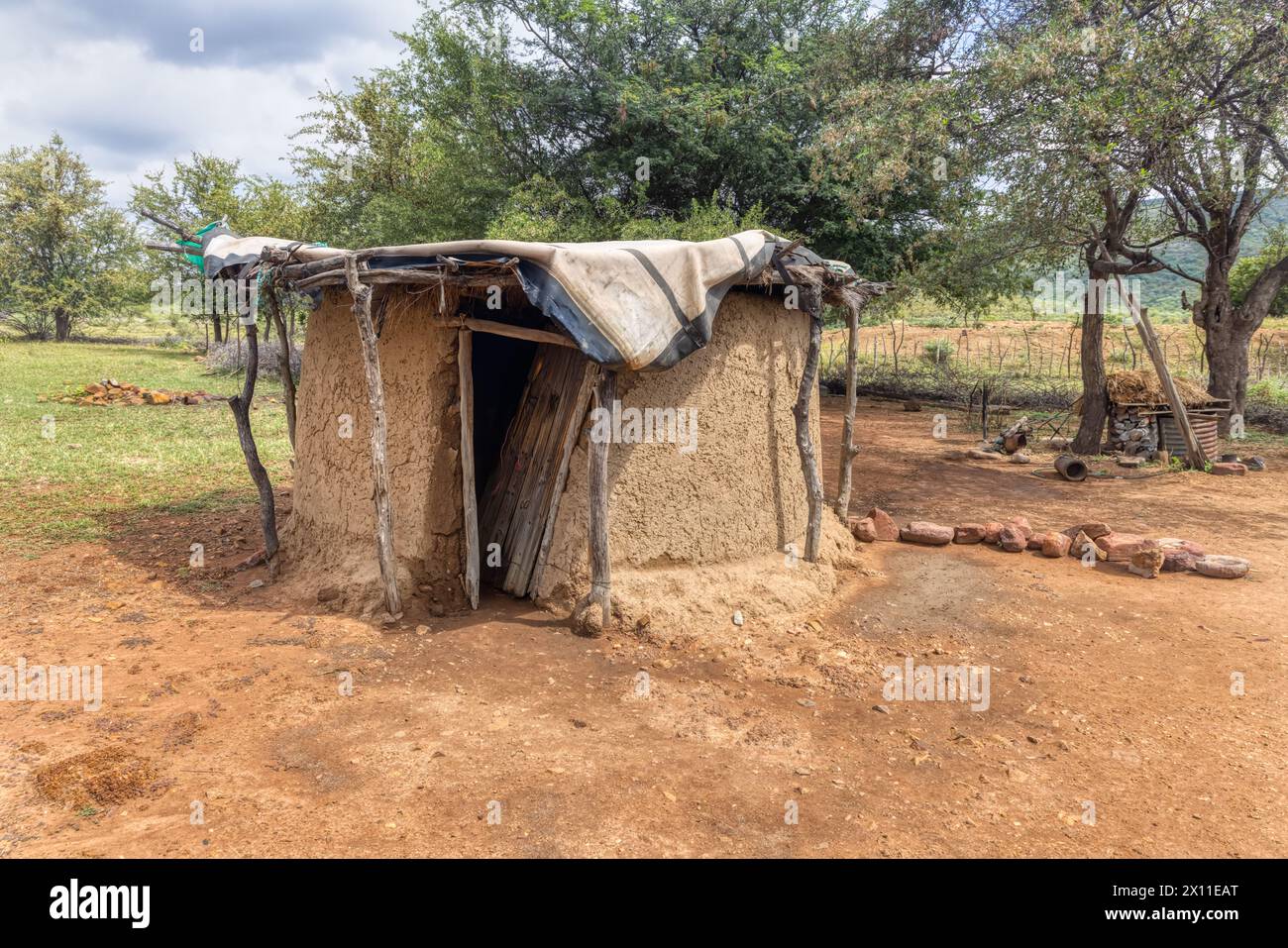 African mud hut hi-res stock photography and images - Alamy