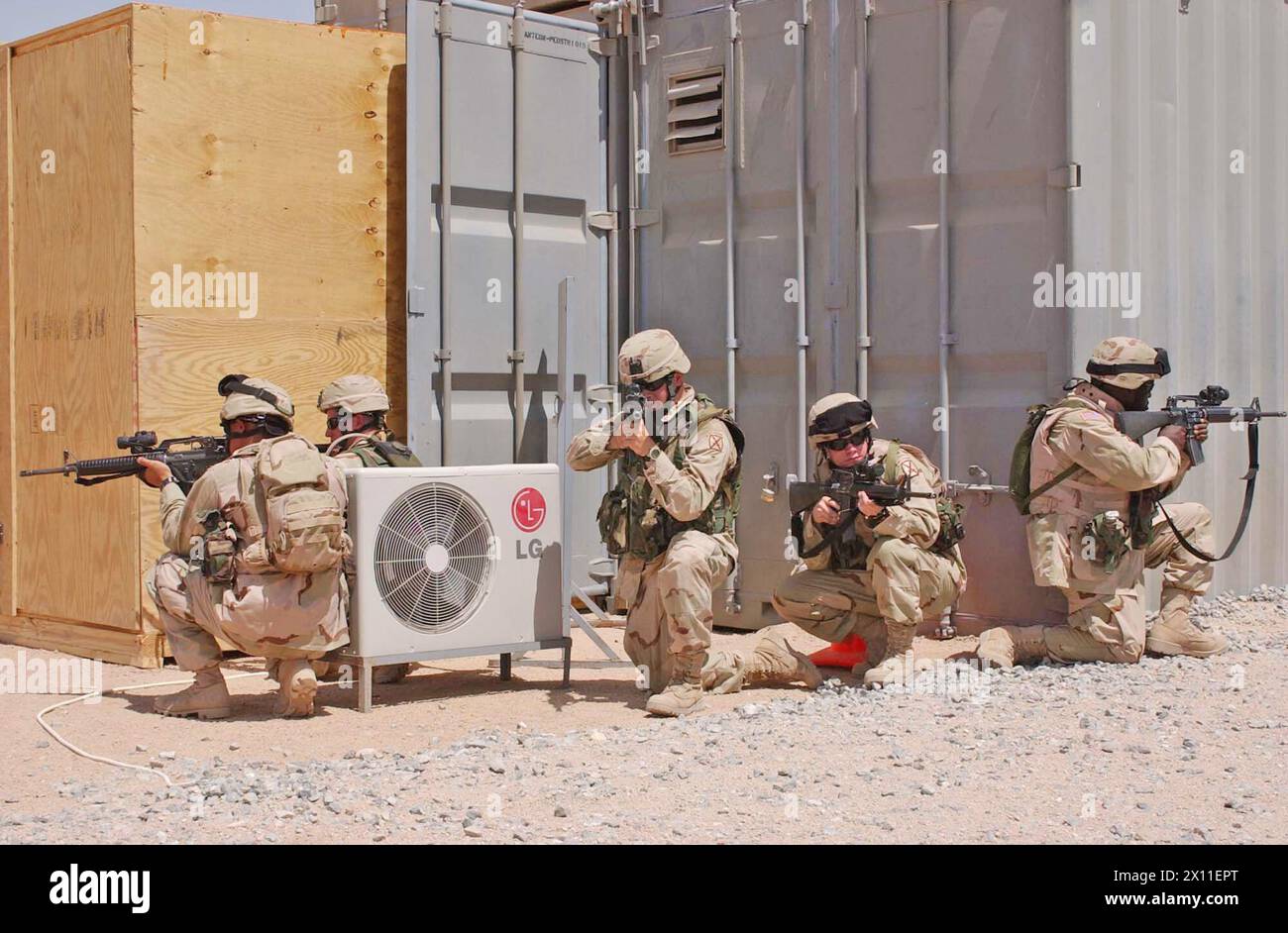 Soldiers from 2-15 Headquarters and Headquarters Service secure a ...