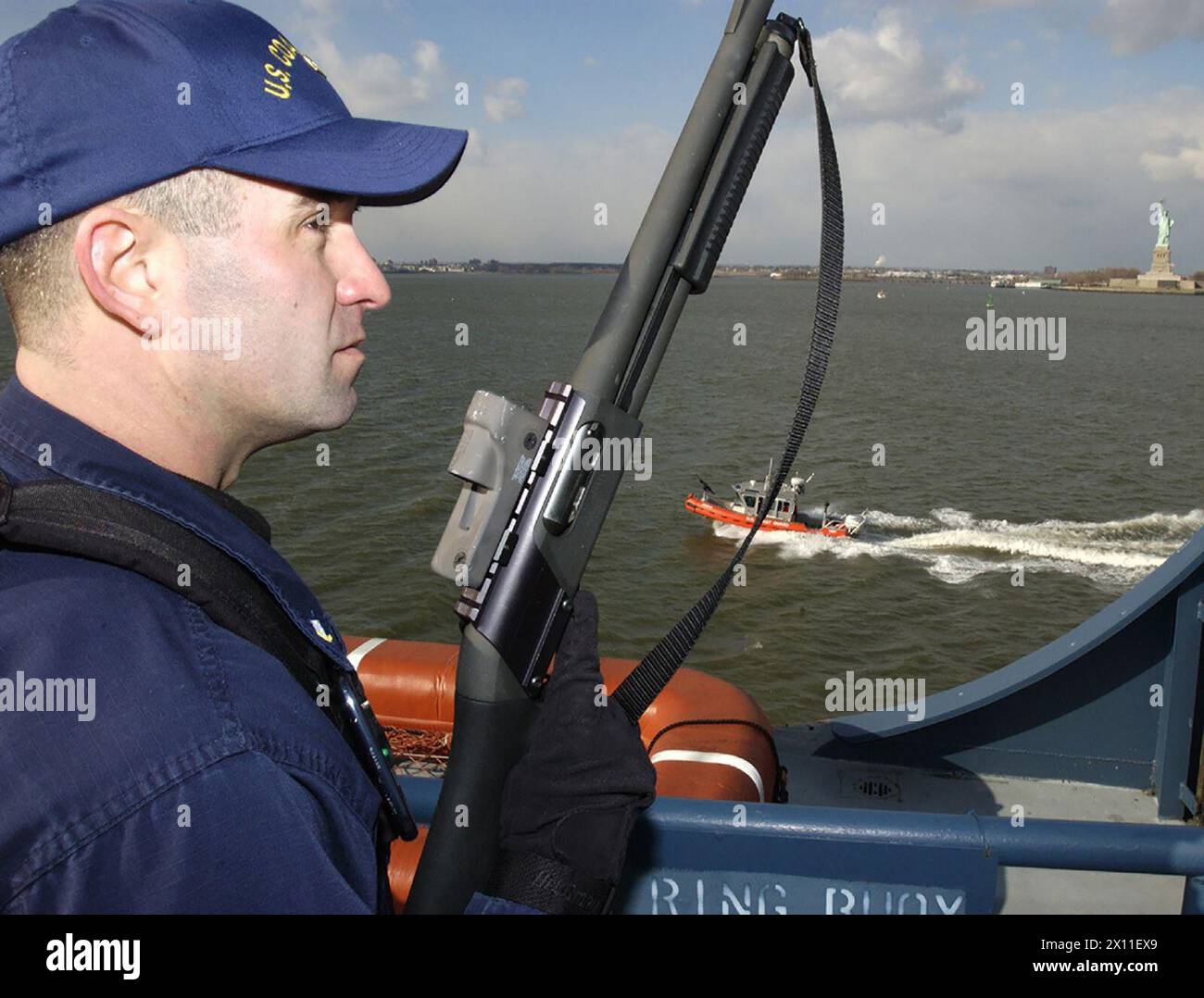 NEW YORK, New York (Jan. 8, 2004)--Petty Officer 3rd Class Chad Walder ...
