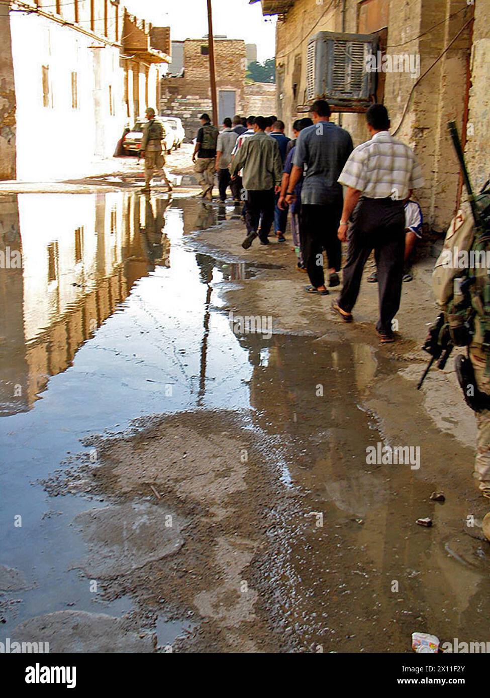 Baghdad slums hi-res stock photography and images - Alamy