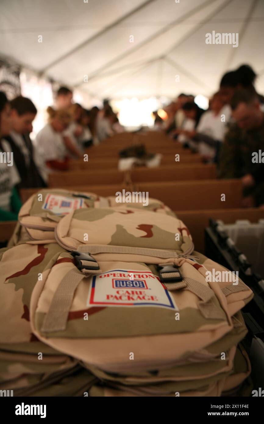 Package stuffing party hi-res stock photography and images - Alamy