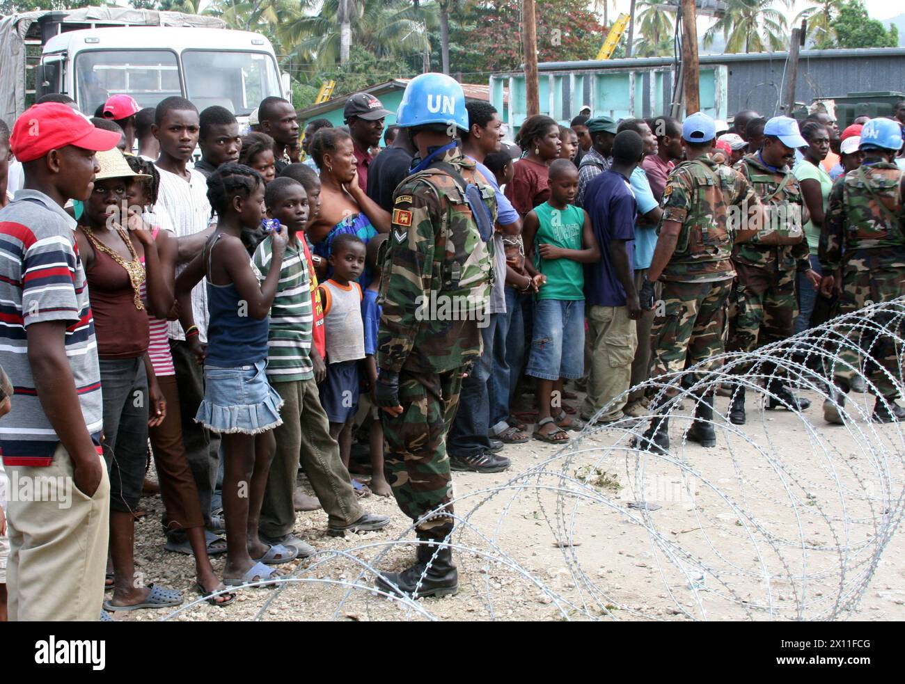Un soldiers haiti earthquake hi-res stock photography and images - Alamy