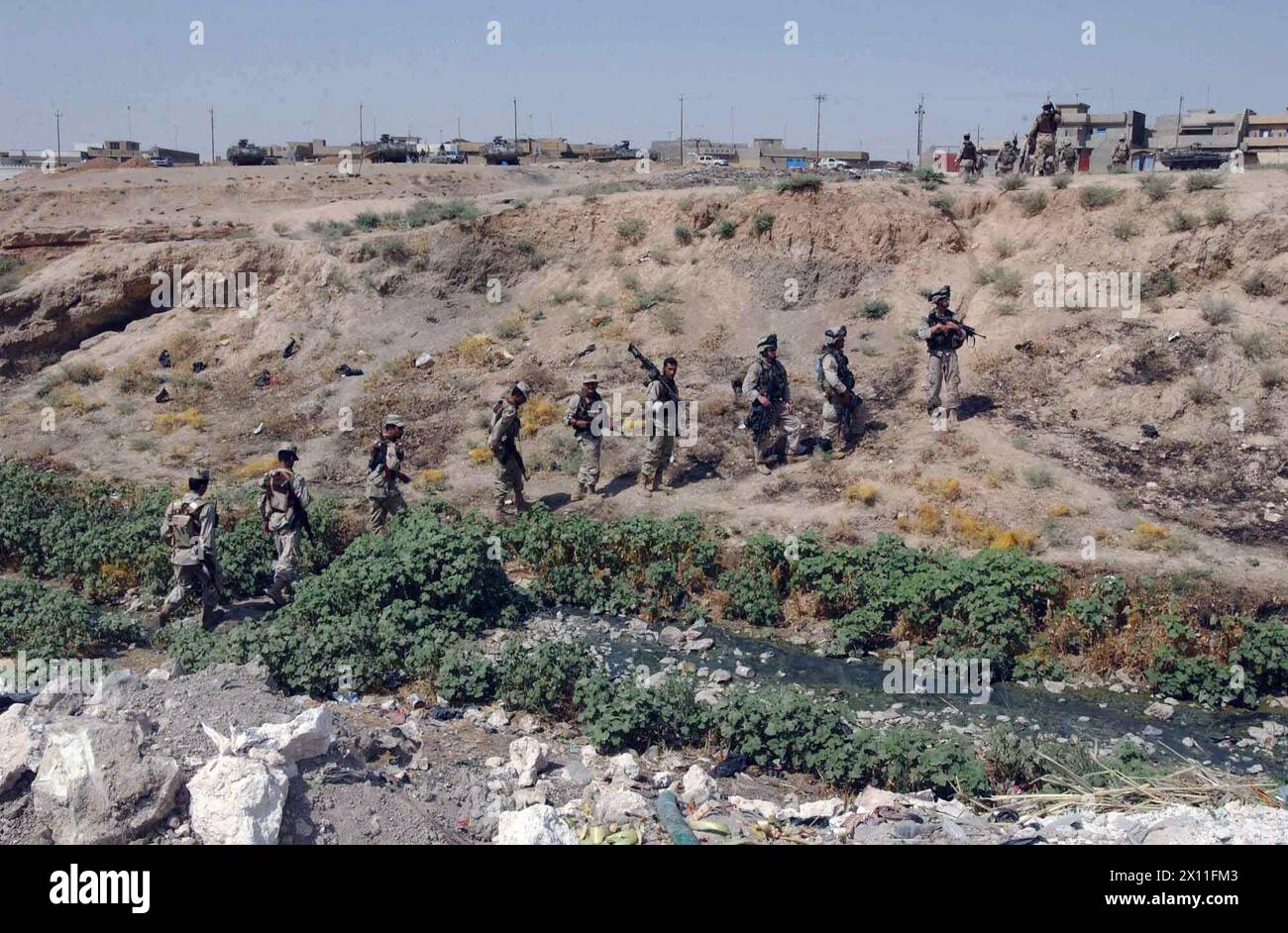 Iraqi National Guard soldiers and multinational forces search for ...
