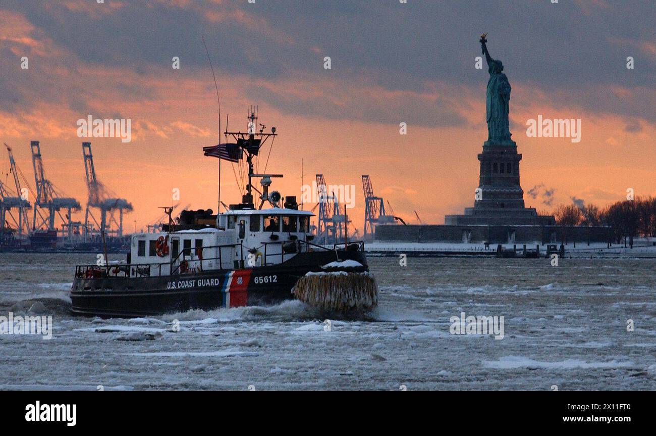 65 foot icebreaking tug hi-res stock photography and images - Alamy