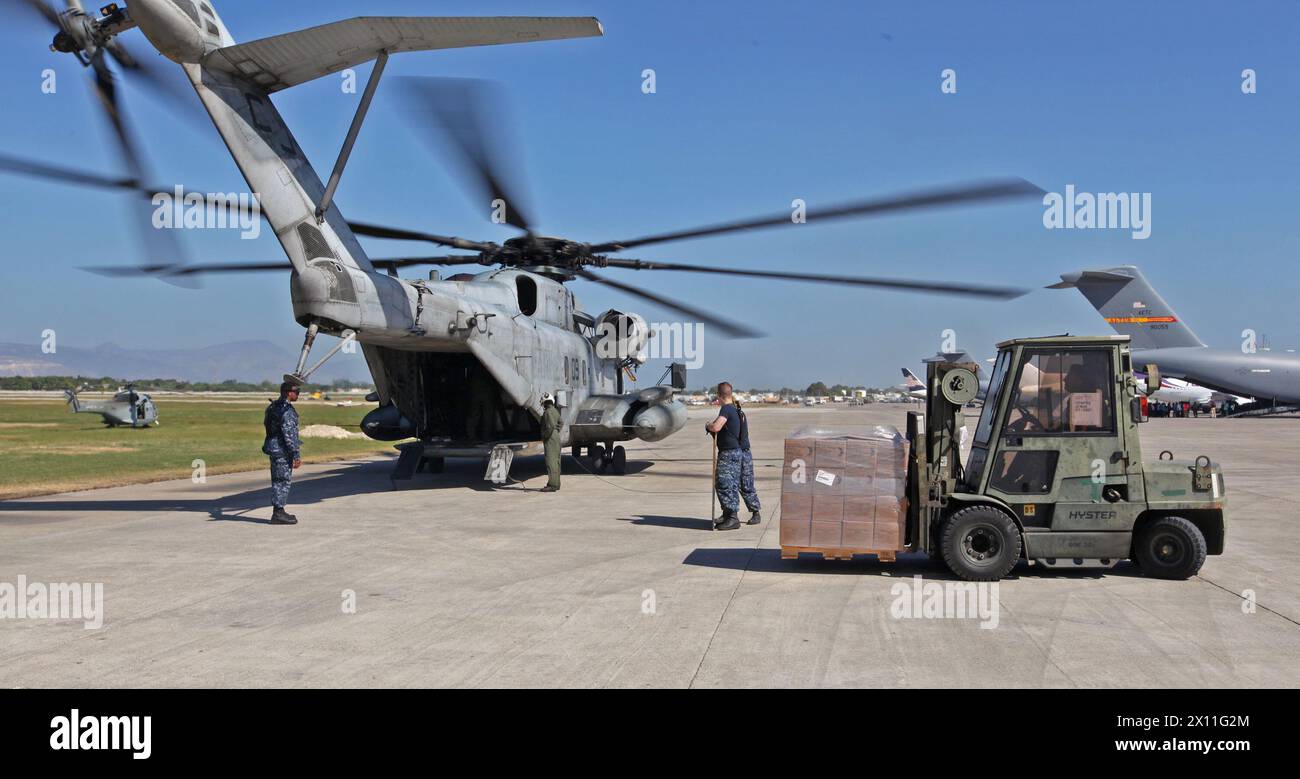 Marines from Marine Heavy Helicopter Squadron 461 (Reinforced), 22nd ...