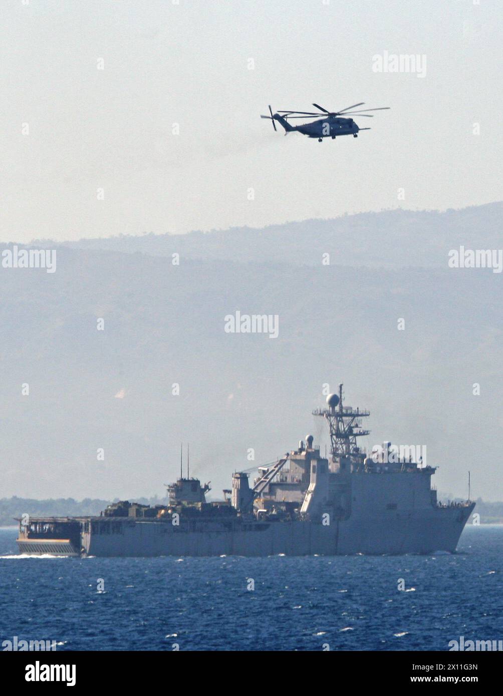 A helicopter with Marine Heavy Helicopter Squadron 461 (Reinforced ...