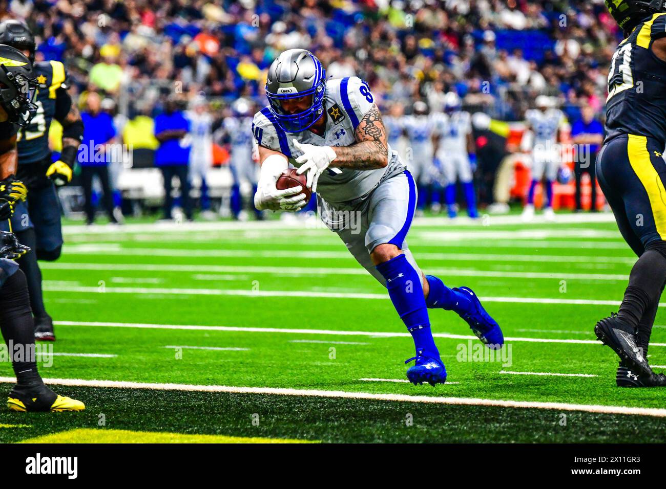 San Antonio, Texas, USA. 14th Apr, 2024. STL Battlehawks 2PT ATT PASS ...