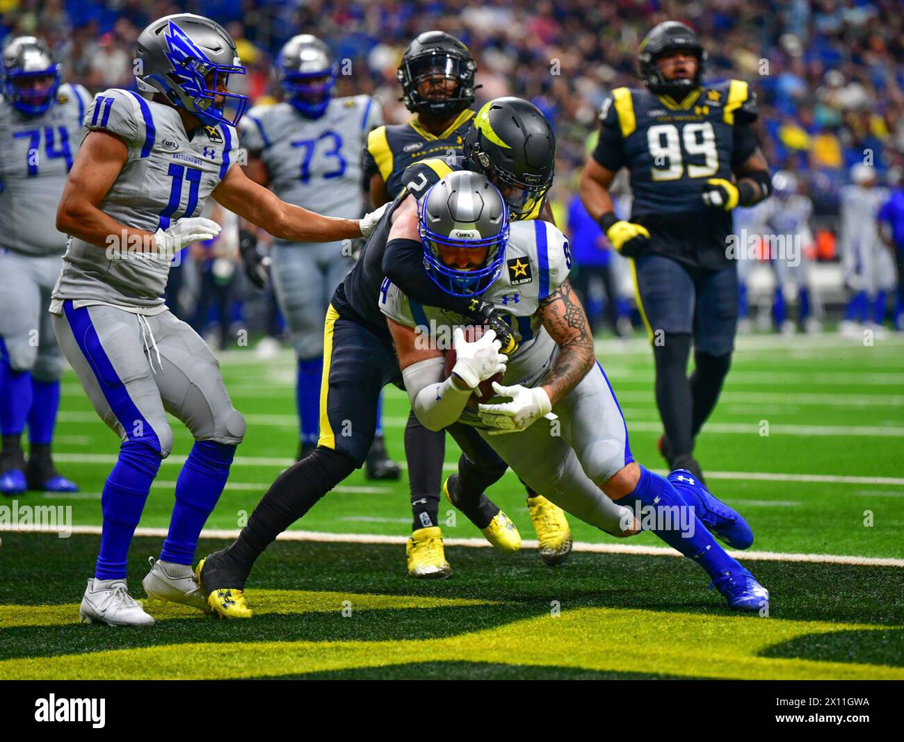 San Antonio, Texas, USA. 14th Apr, 2024. STL Battlehawks 2PT ATT PASS ...