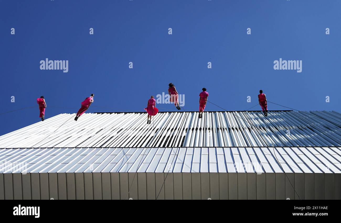 Dallas, Texas, USA: Members of the aerial/vertical dance company ...