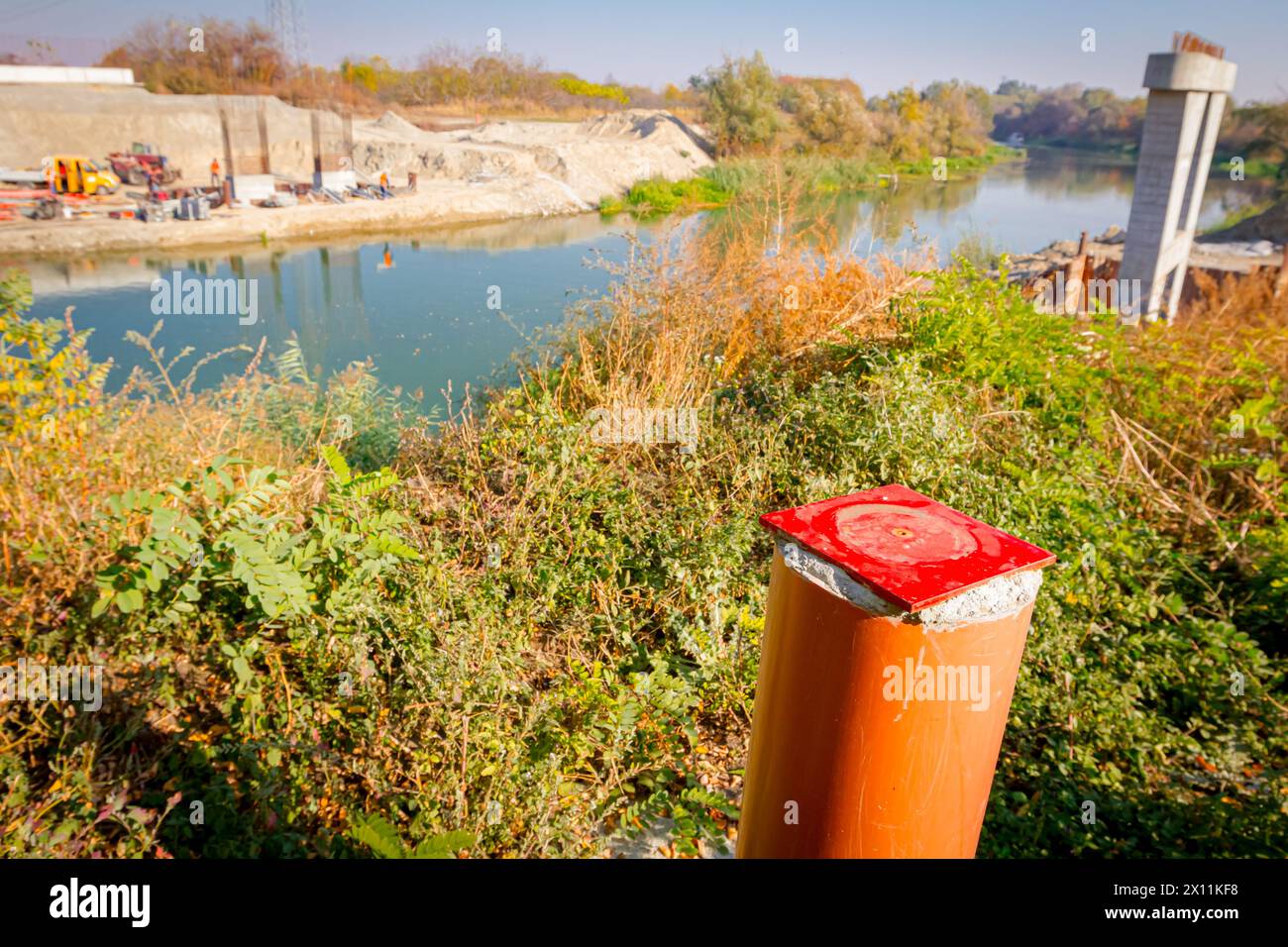 Red metal pole, side device, for determine level of bridge, 4 points ...