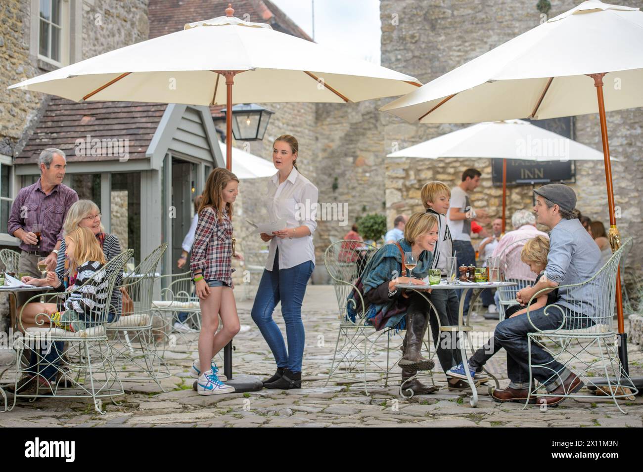 Outdoor dining at the Talbot Inn in Mells, Somerset UK Stock Photo - Alamy