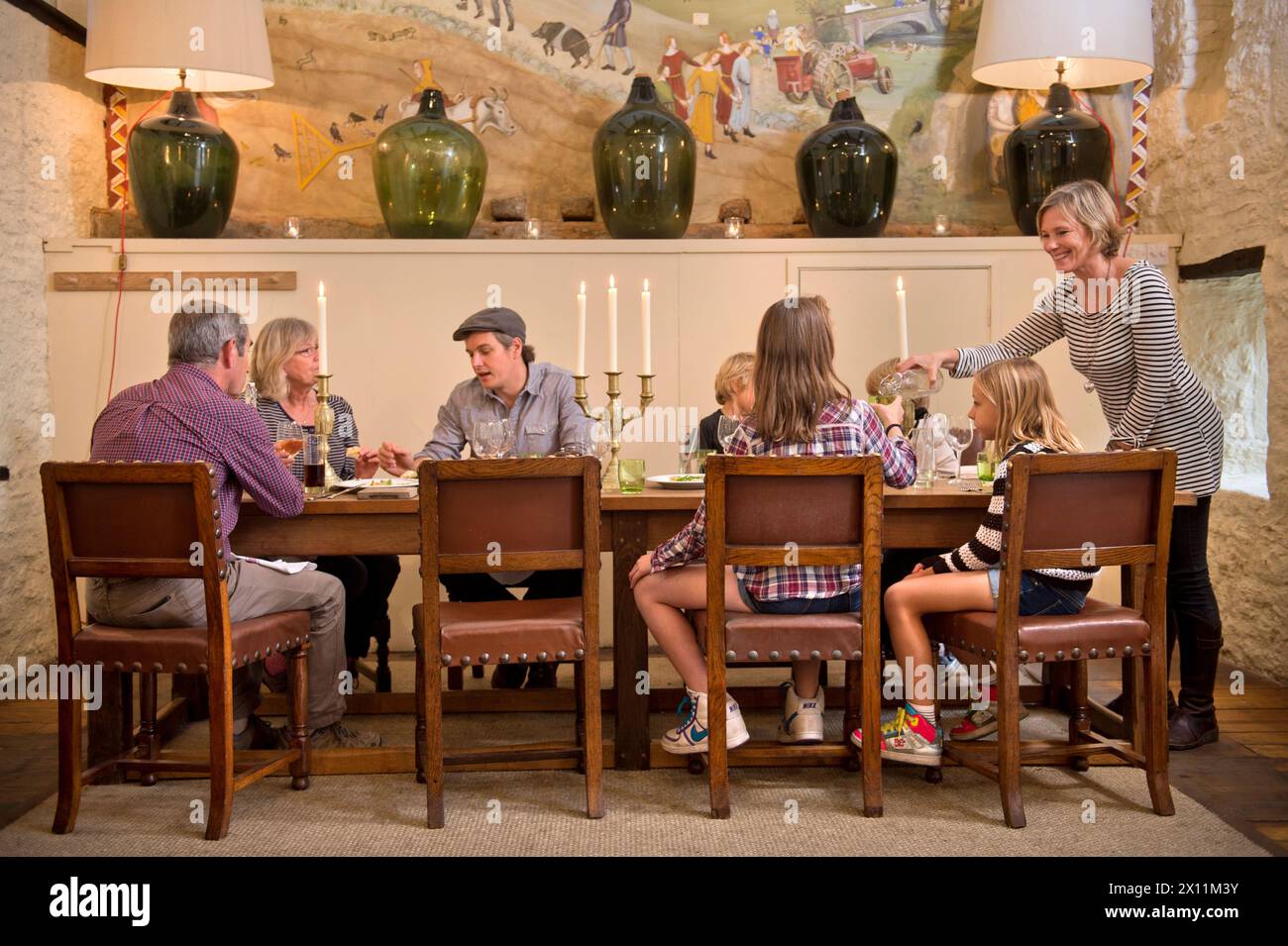 Sunday lunch at the Talbot Inn in Mells, Somerset UK Stock Photo - Alamy