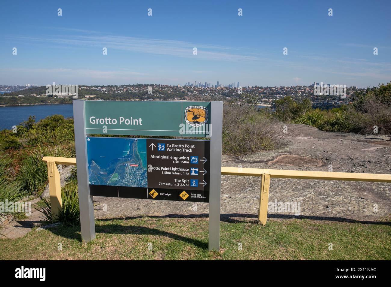 Grotto Point on Dobroyd Head, Sydney Harbour National park, provides ...