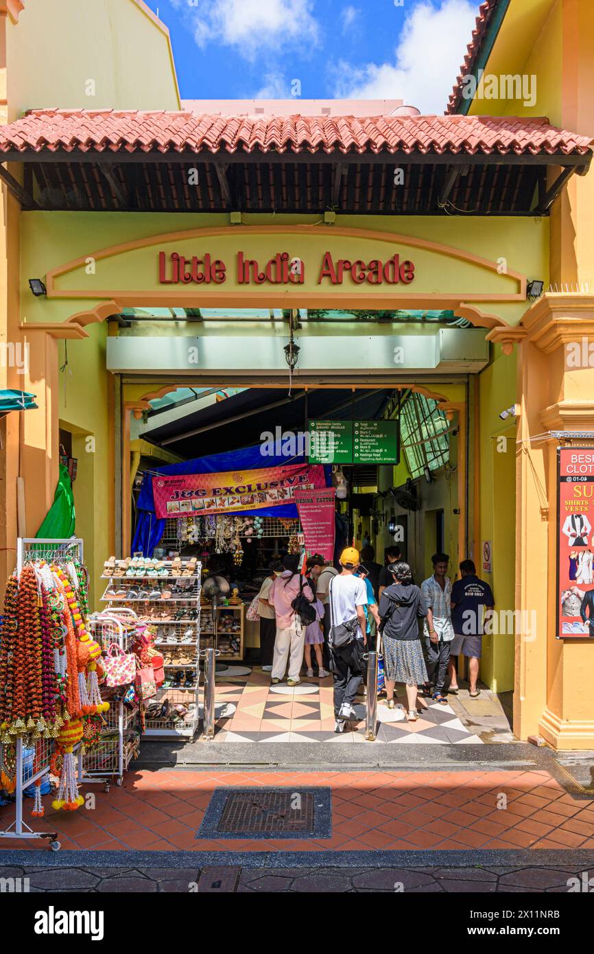 Shopping at little india singapore hi-res stock photography and images ...