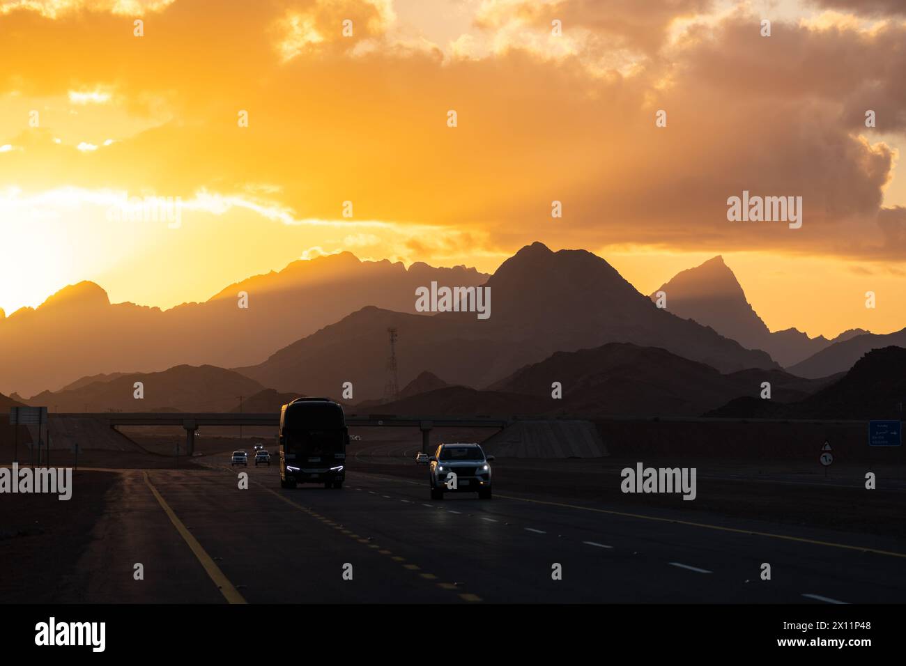 Saudi desert sunset hi-res stock photography and images - Alamy
