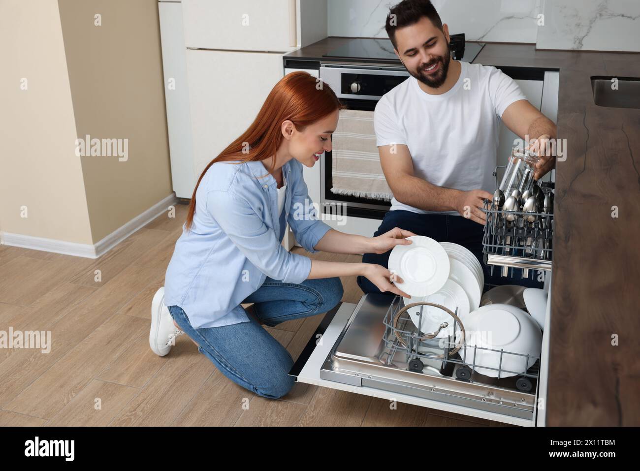 Man loading dishwasher woman hi-res stock photography and images - Alamy