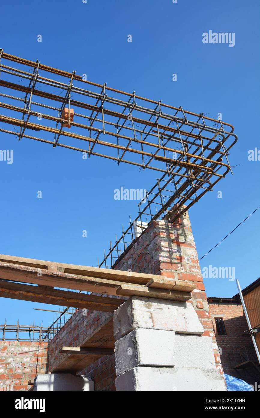 Seismic resistant house corner construction. Rebar steel bars ...