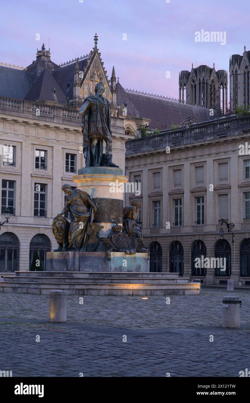 Reims cathedral hi-res stock photography and images - Alamy