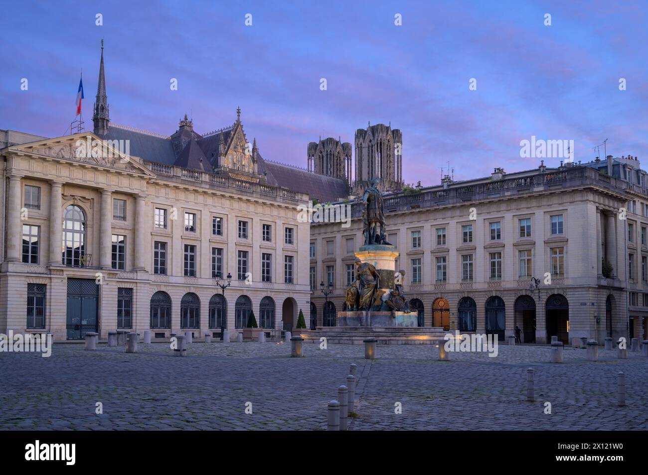 Reims cathedral hi-res stock photography and images - Alamy