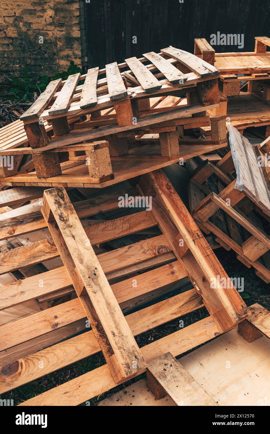 Standard pallet hi-res stock photography and images - Alamy