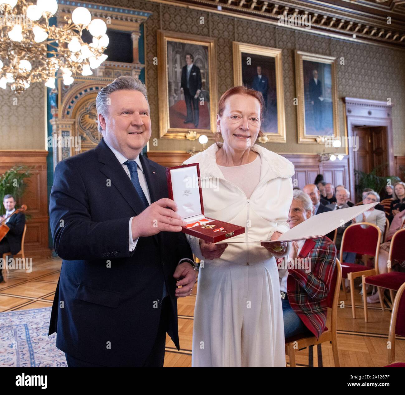 Ehrenzeichenverleihung hi-res stock photography and images - Alamy