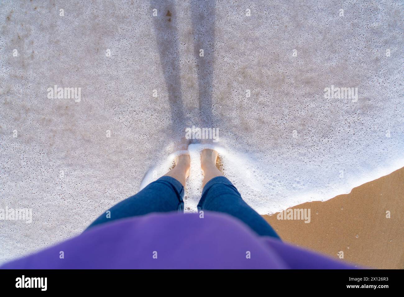 Woman's feet beach barefoot hi-res stock photography and images - Alamy
