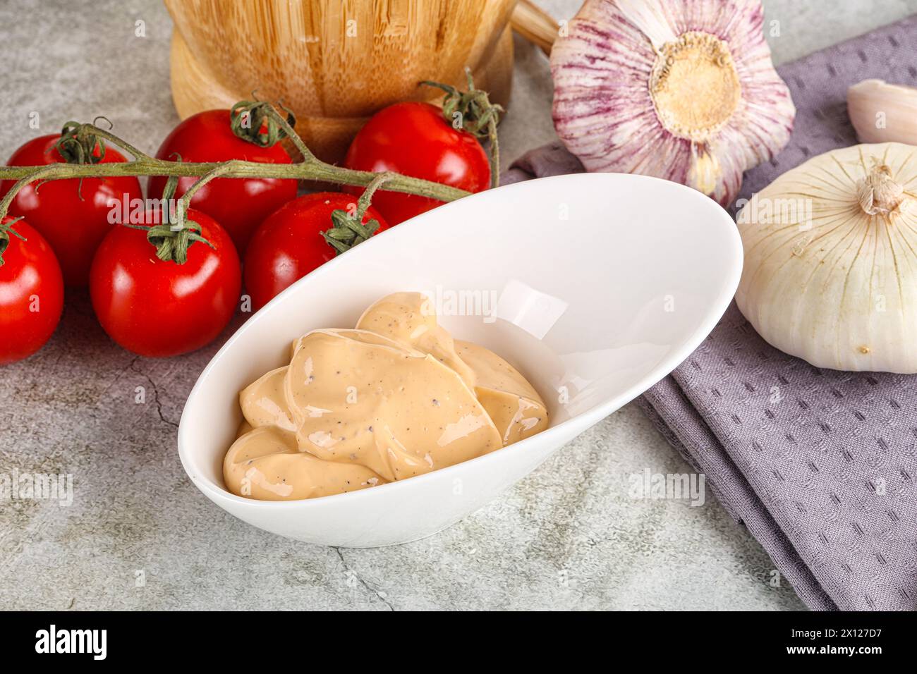 Bowl of Yellow cream grill sauce for burger Stock Photo - Alamy