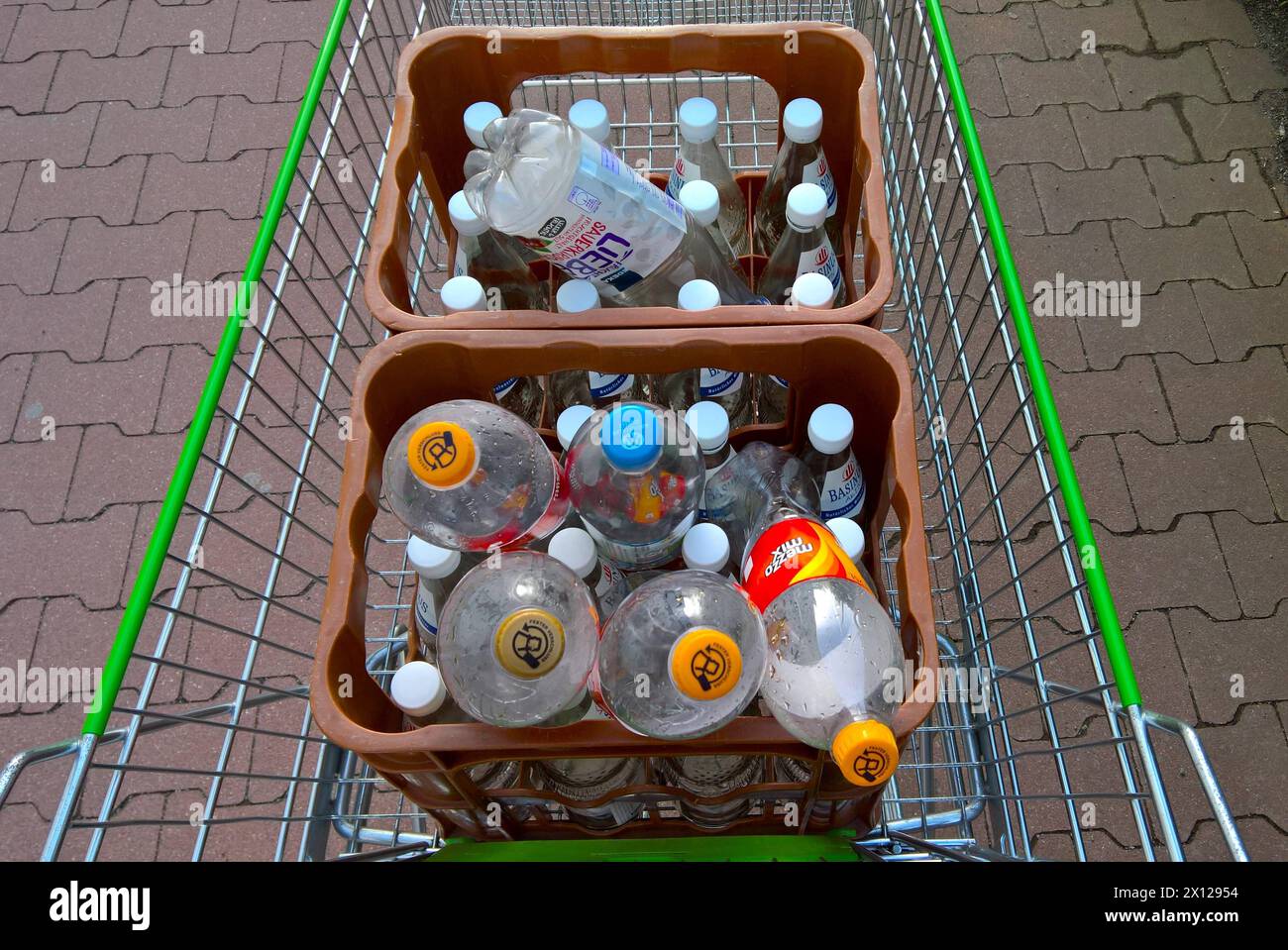 Flaschen aus kunststoff hi-res stock photography and images - Alamy