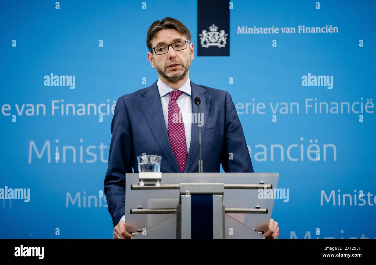 THE HAGUE - Steven van Weyenberg, outgoing Minister of Finance, during ...