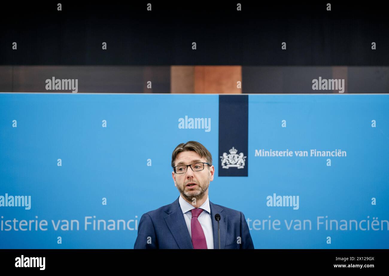 THE HAGUE - Steven van Weyenberg, outgoing Minister of Finance, during ...