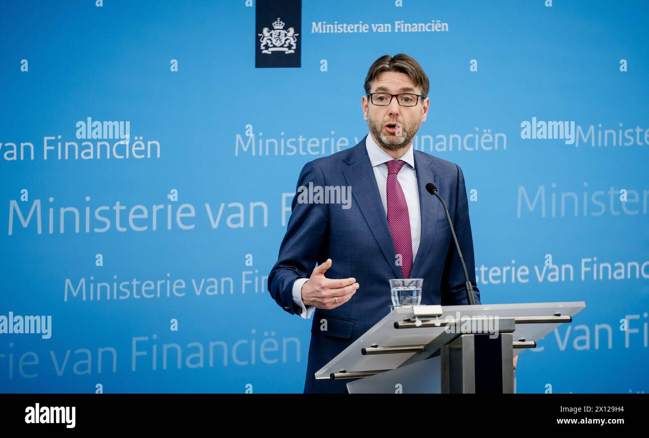 THE HAGUE - Steven van Weyenberg, outgoing Minister of Finance, during ...