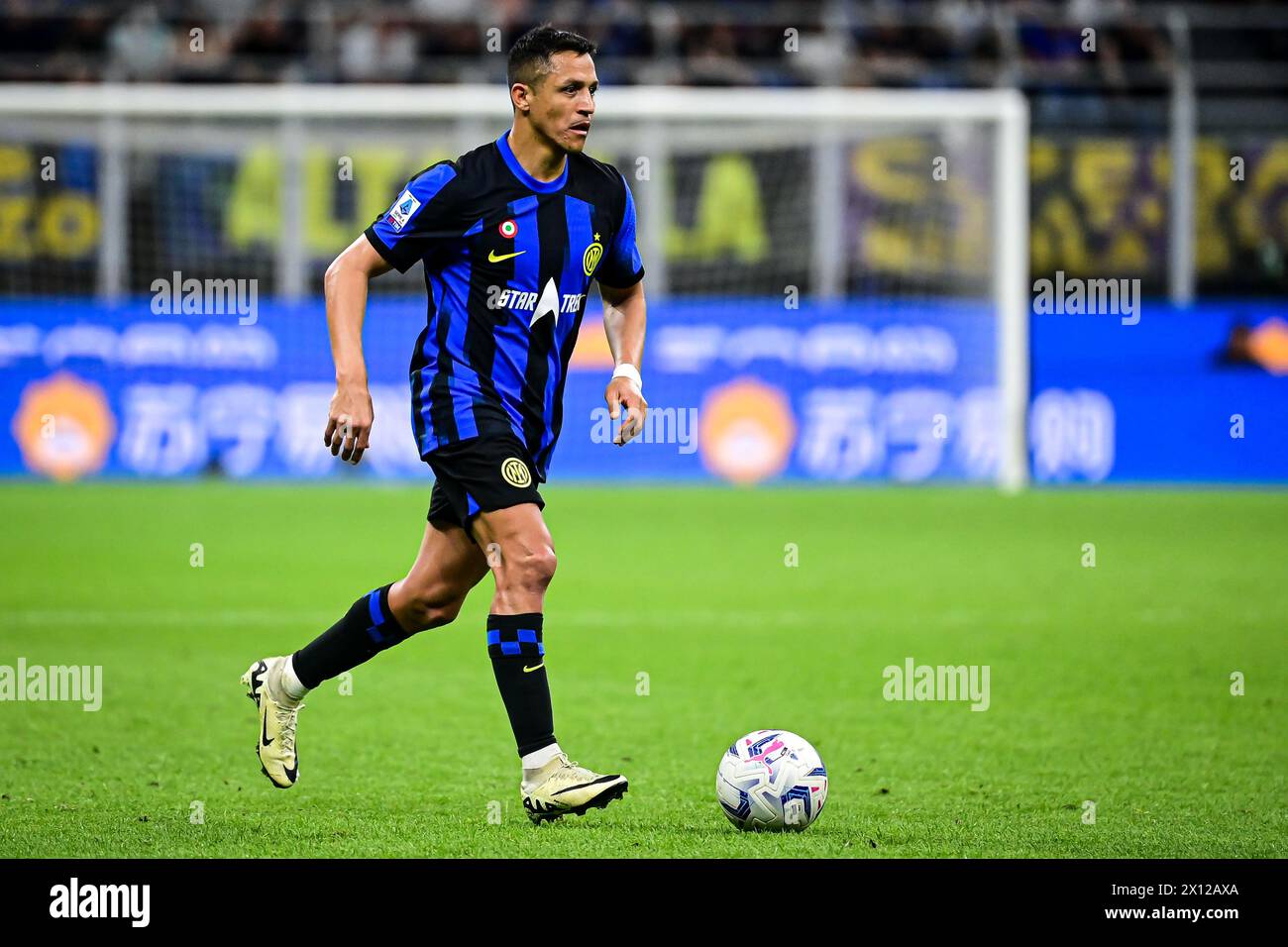 Football alexis sanchez hi-res stock photography and images - Alamy
