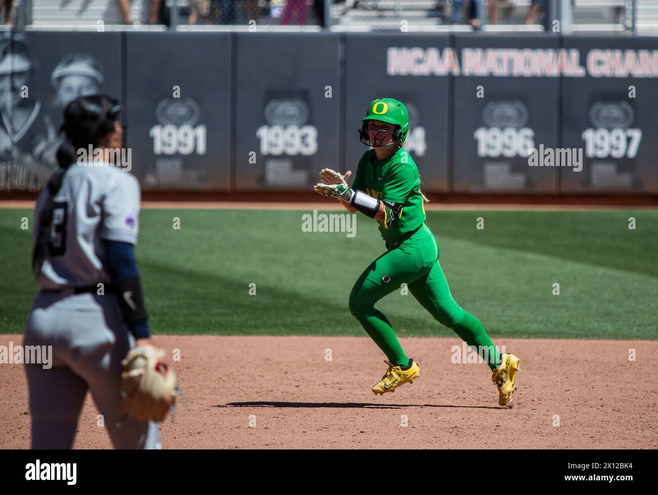Tucson, AZ U.S. 14th Apr, 2024. A. Oregon infielder Paige Sinicki (38 ...