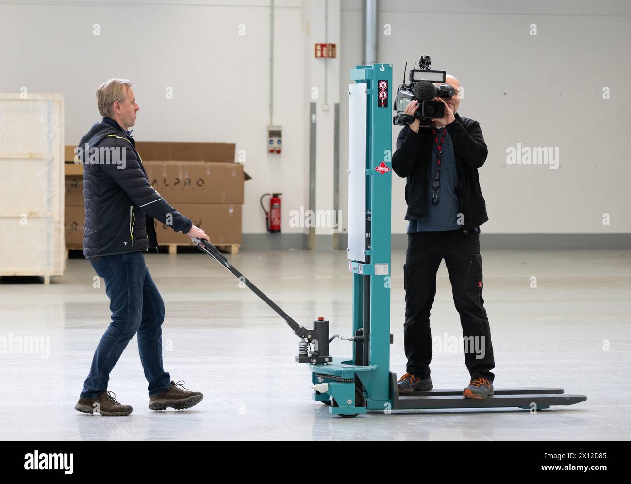 Ottendorf Okrilla, Germany. 15th Apr, 2024. A cameraman is pulled ...
