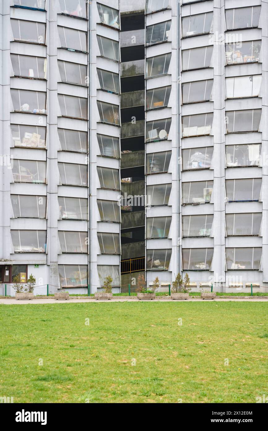 High rise parking garage hi-res stock photography and images - Alamy