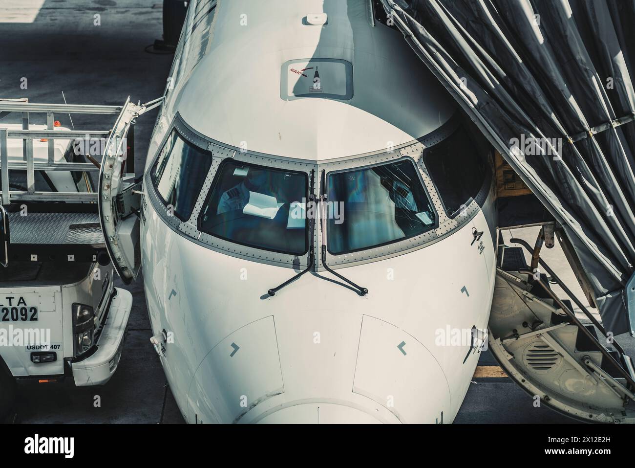 Parked at gate hi-res stock photography and images - Alamy