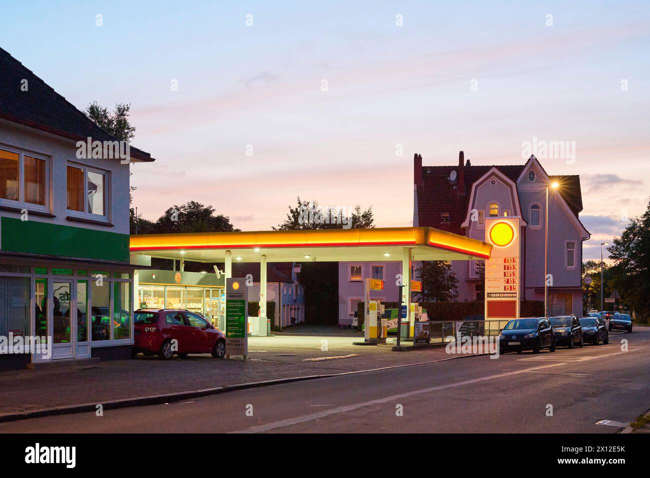 Tankstelle evening hi-res stock photography and images - Alamy