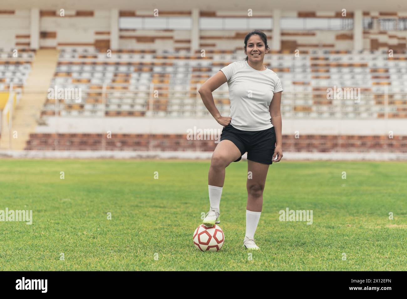 Portrait professional female athlete hi-res stock photography and ...
