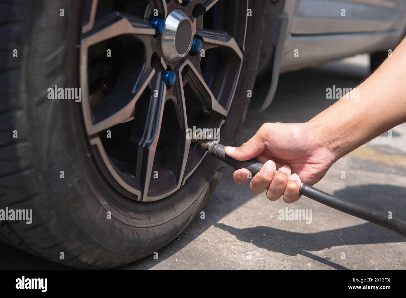Wheel pressure measurement hi-res stock photography and images - Alamy
