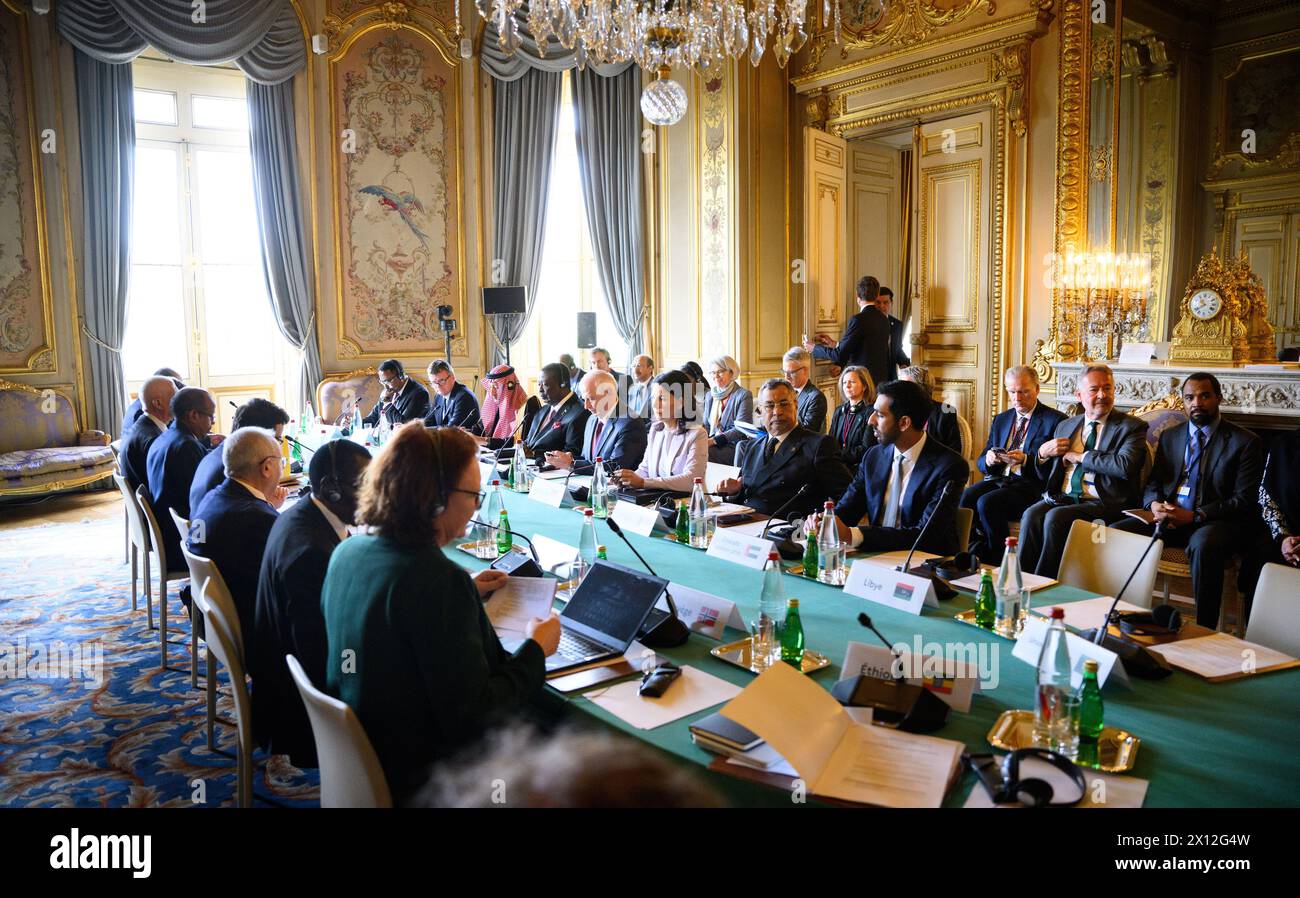 15 April 2024, France, Paris: Annalena Baerbock (M, Alliance 90/The ...